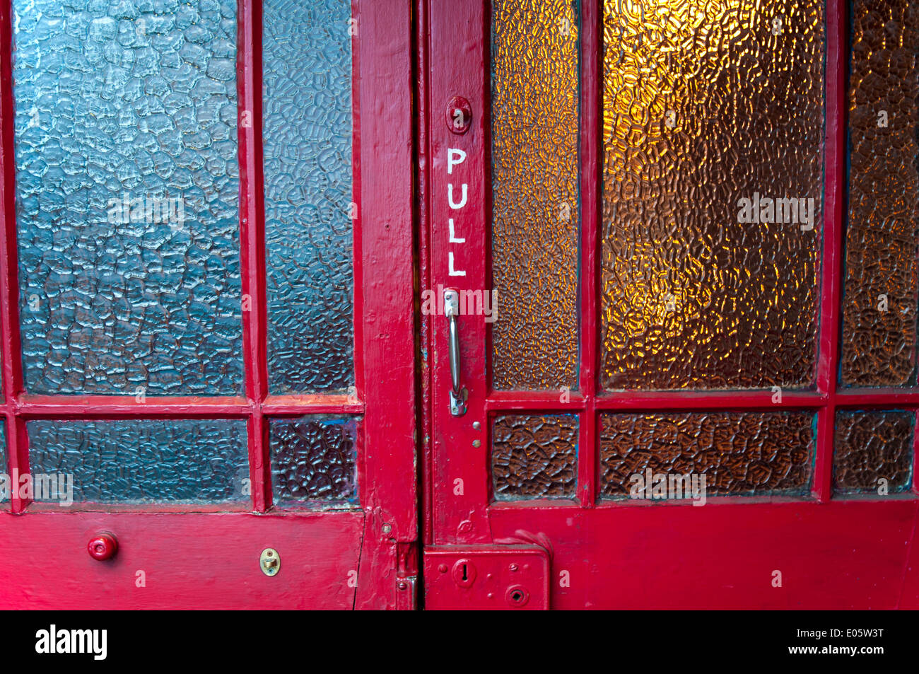 Pull out door hi-res stock photography and images - Alamy