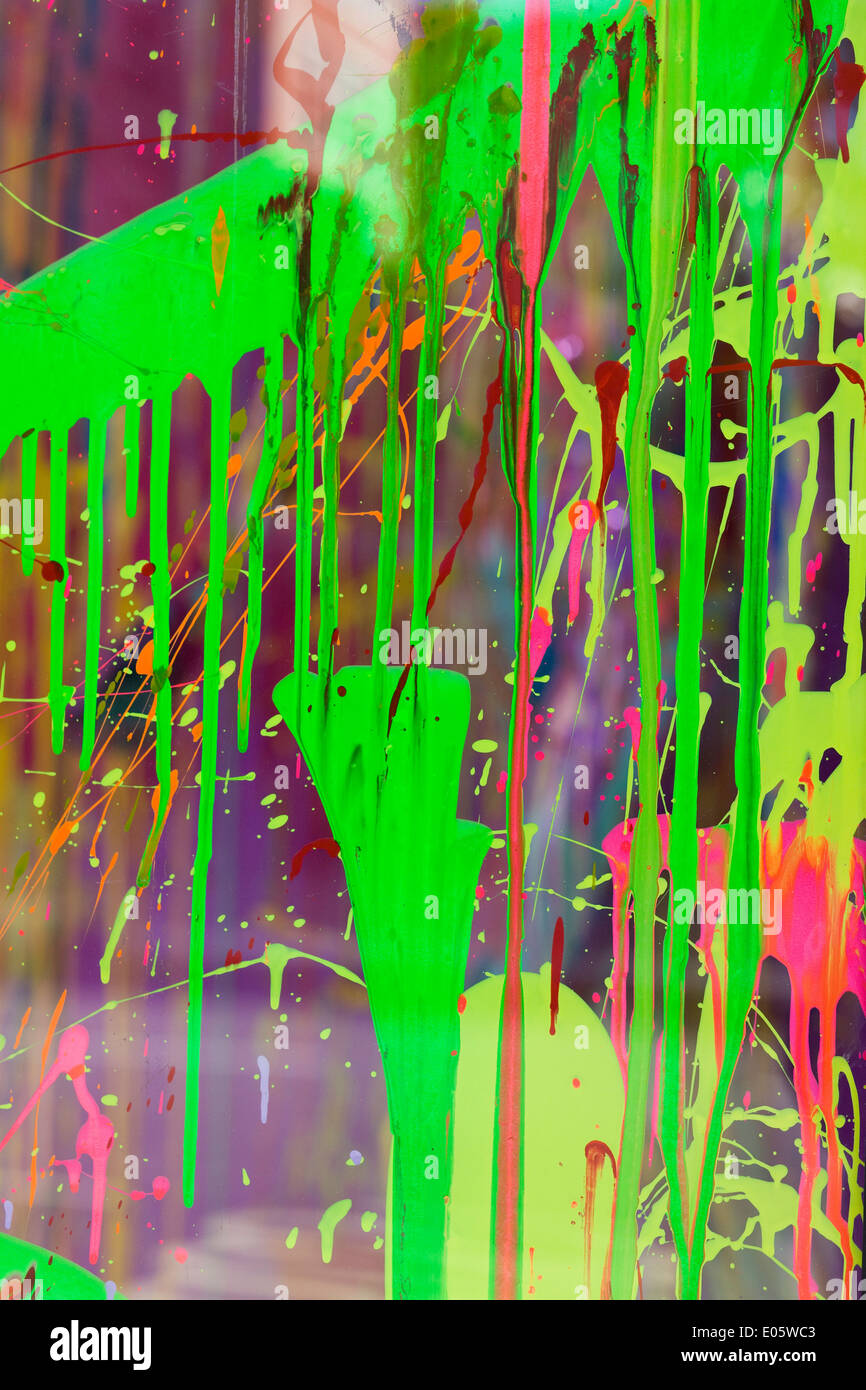 Artist throwing paint hi-res stock photography and images - Alamy