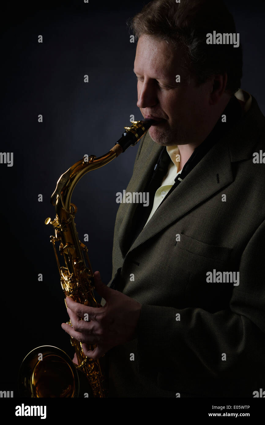 Pro saxophonist hi-res stock photography and images - Alamy