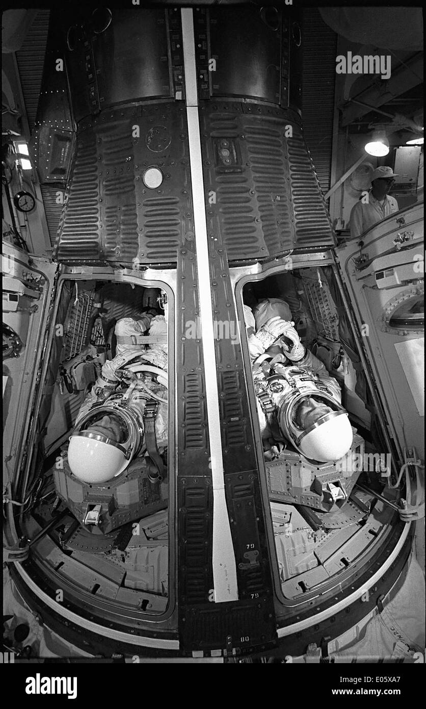 Nasa conducted space launch Black and White Stock Photos & Images - Alamy