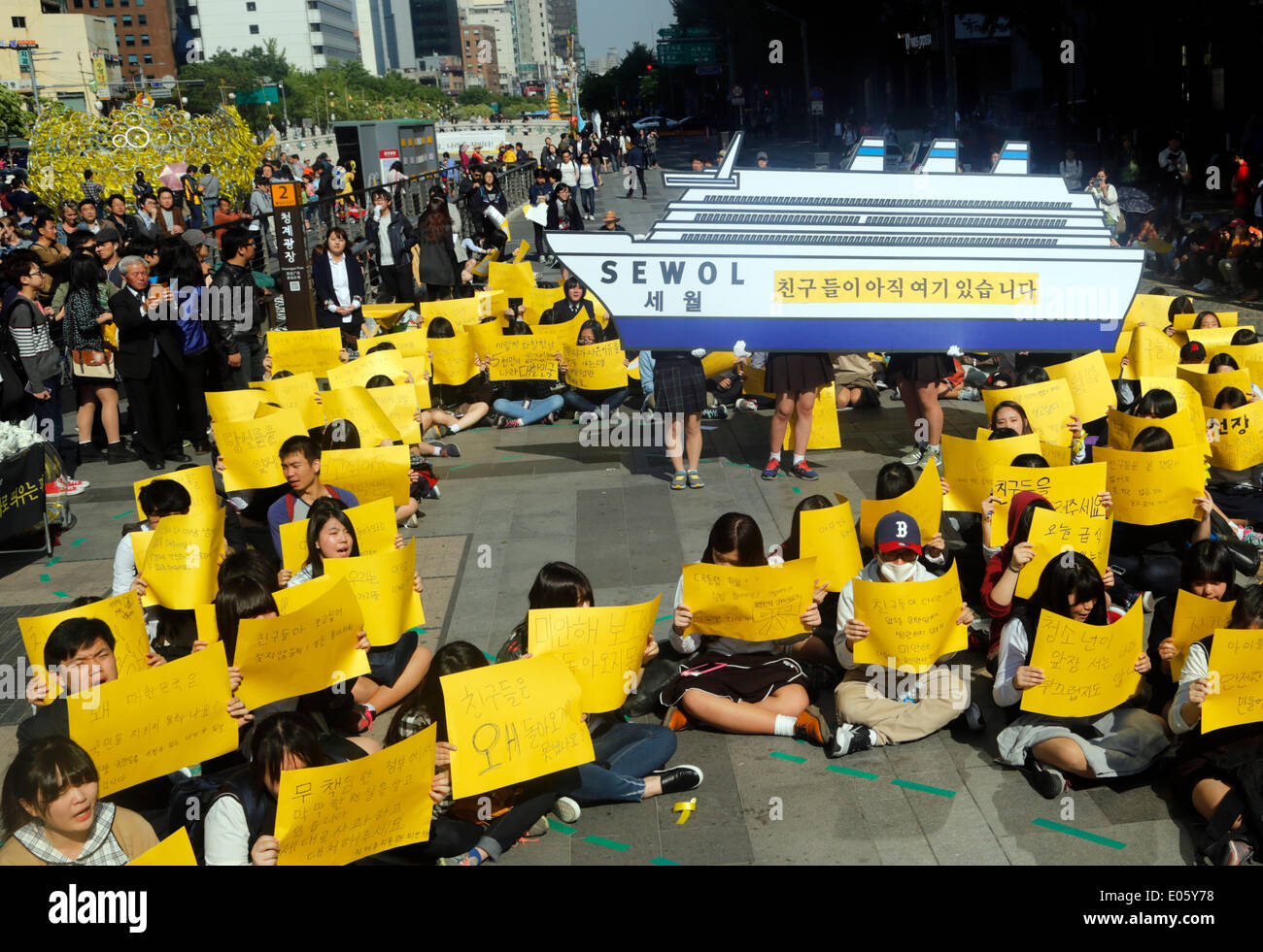 Seoul, South Korea. 3rd May 2014. Students participate in a protest ...