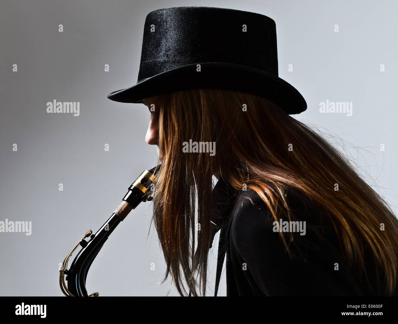 Woman saxophone silhouette hi-res stock photography and images - Alamy