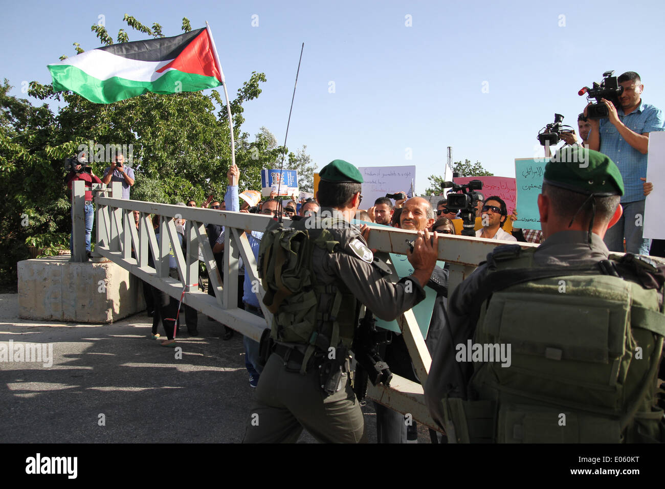 Through israeli checkpoints hi-res stock photography and images - Alamy