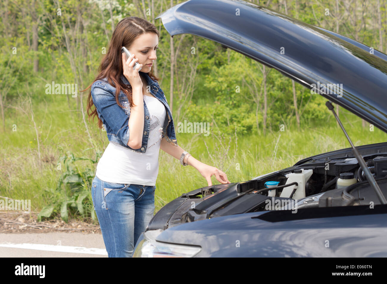Woman driver calling for breakdown assistance Stock Photo - Alamy