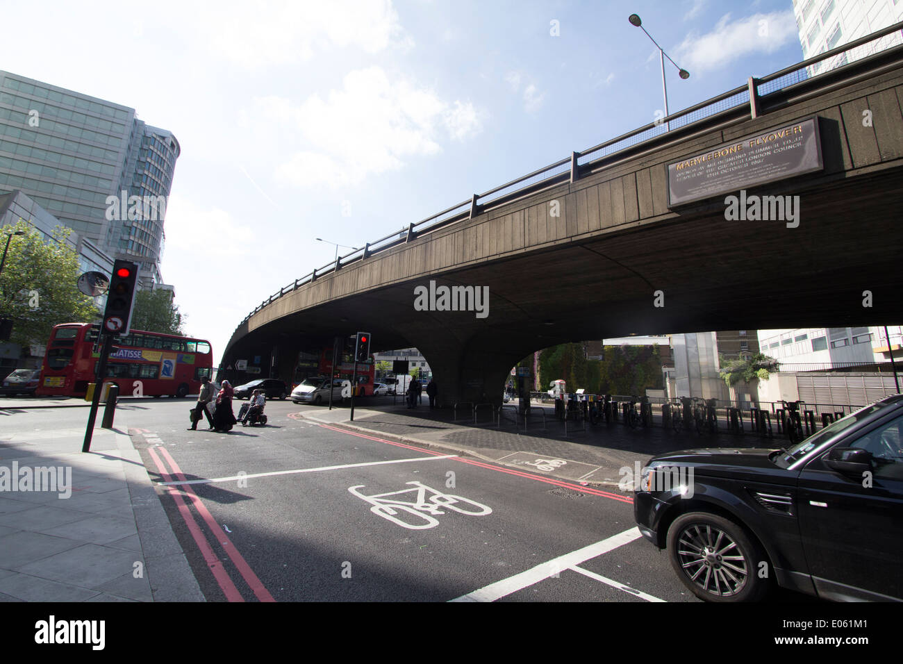 London flyover hi-res stock photography and images - Alamy