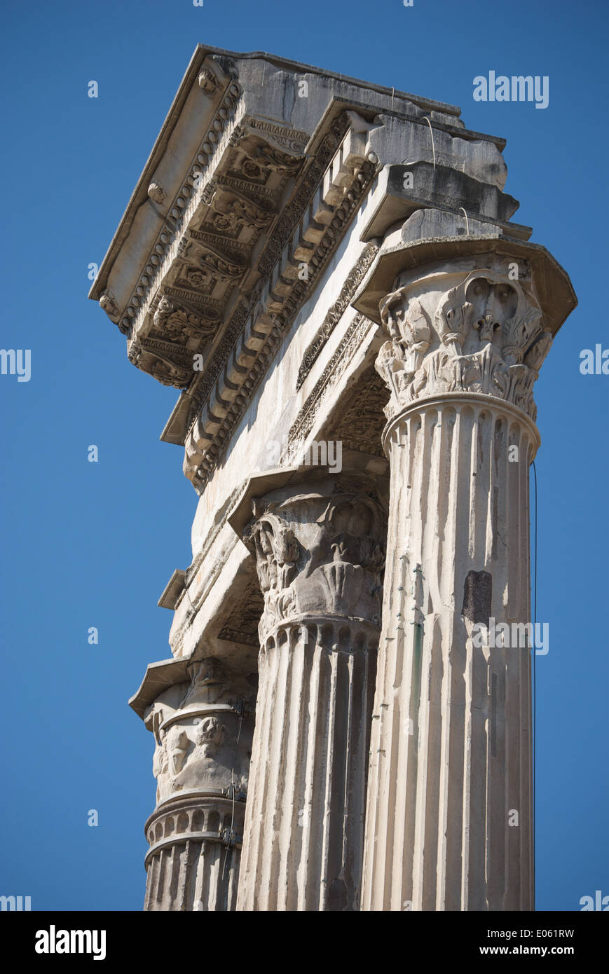 Roman pillars hi-res stock photography and images - Alamy