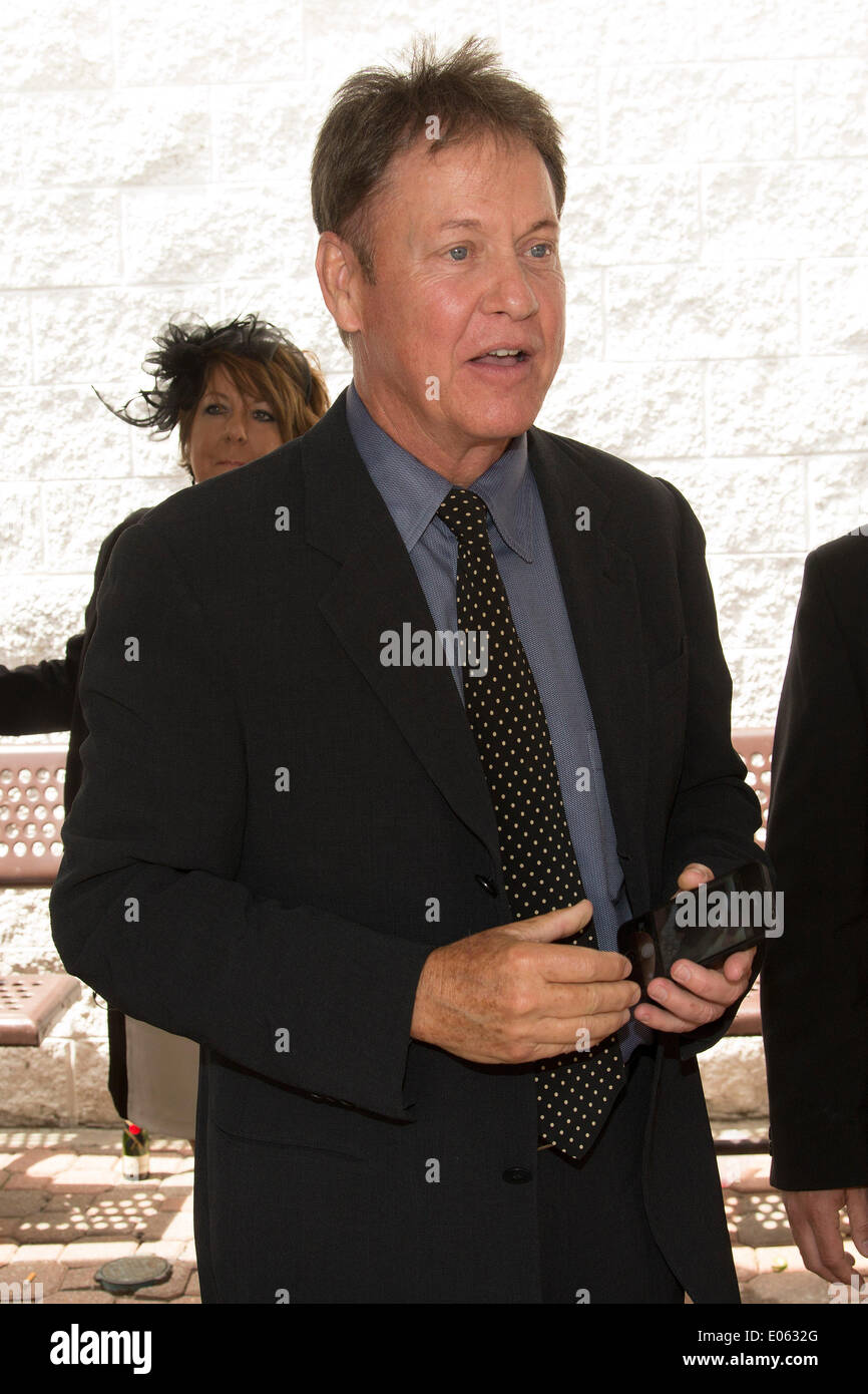 Weekly Top 40 radio personality Rick Dees leaves the red carpet before ...
