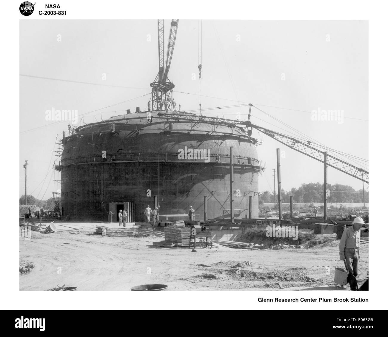 Containment vessel Black and White Stock Photos & Images - Alamy
