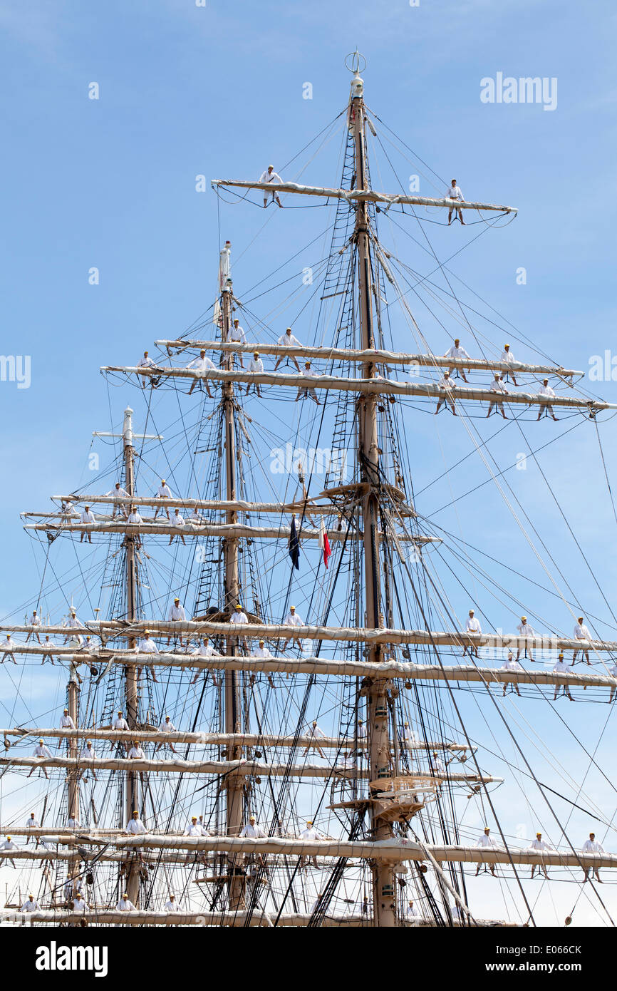Big sailing ship and sailor men docked at the port Stock Photo - Alamy
