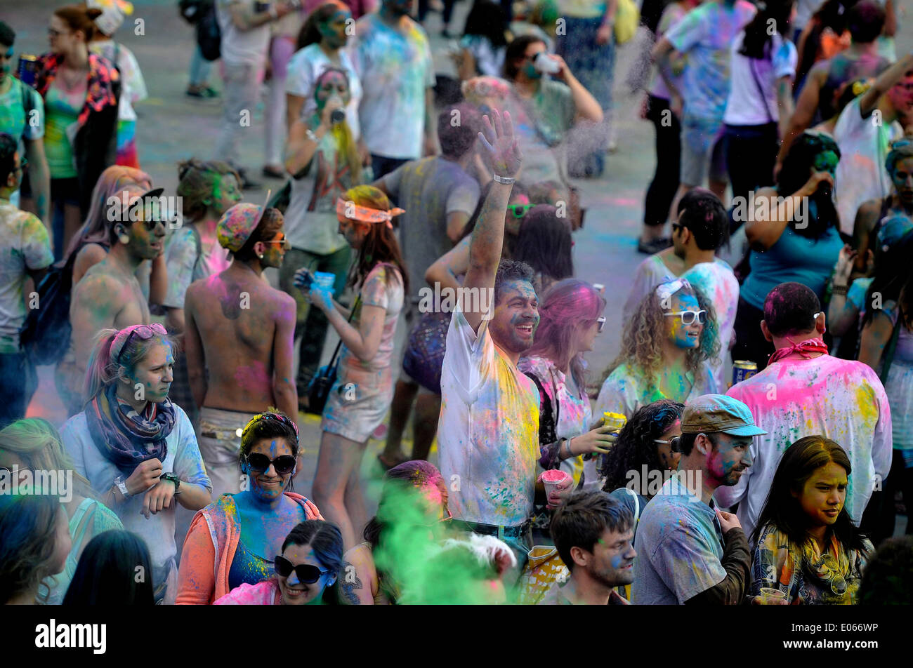 Holi nyc hi-res stock photography and images - Alamy