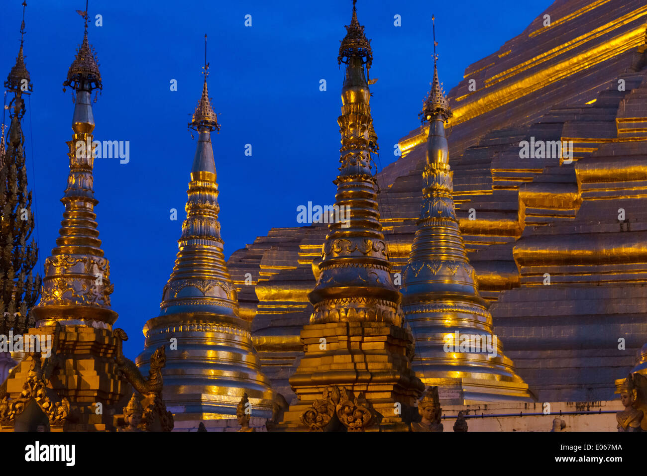Night view of Shwedagon Pagoda, Yangon, Myanmar Stock Photo - Alamy