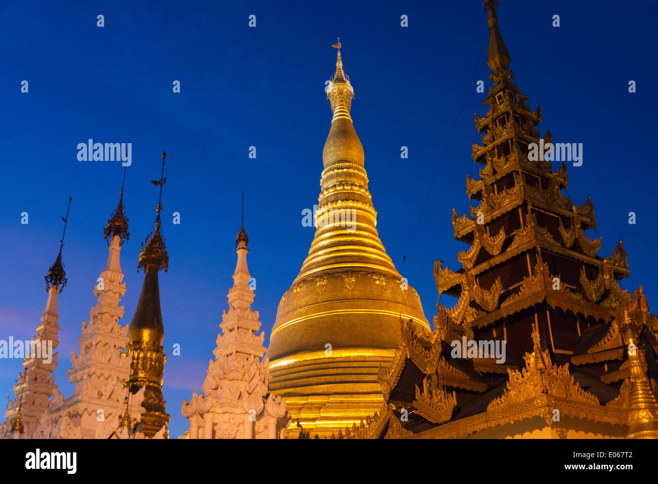 Night view of Shwedagon Pagoda, Yangon, Myanmar Stock Photo - Alamy