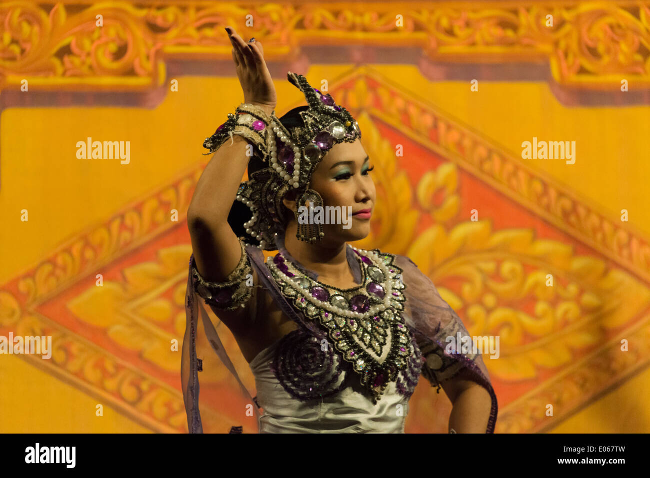 Burmese dancer hi-res stock photography and images - Alamy