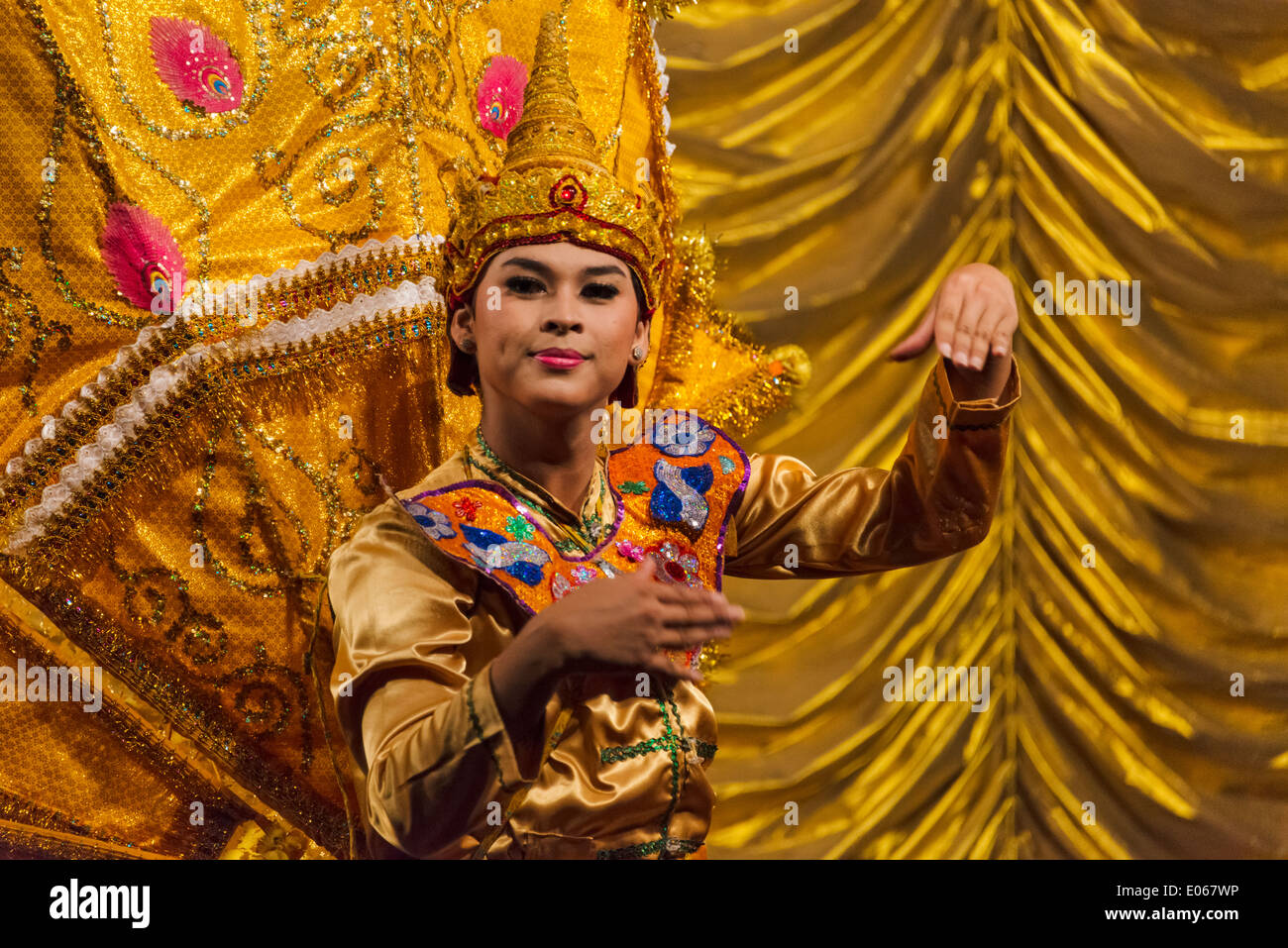 Burmese dancer hi-res stock photography and images - Alamy