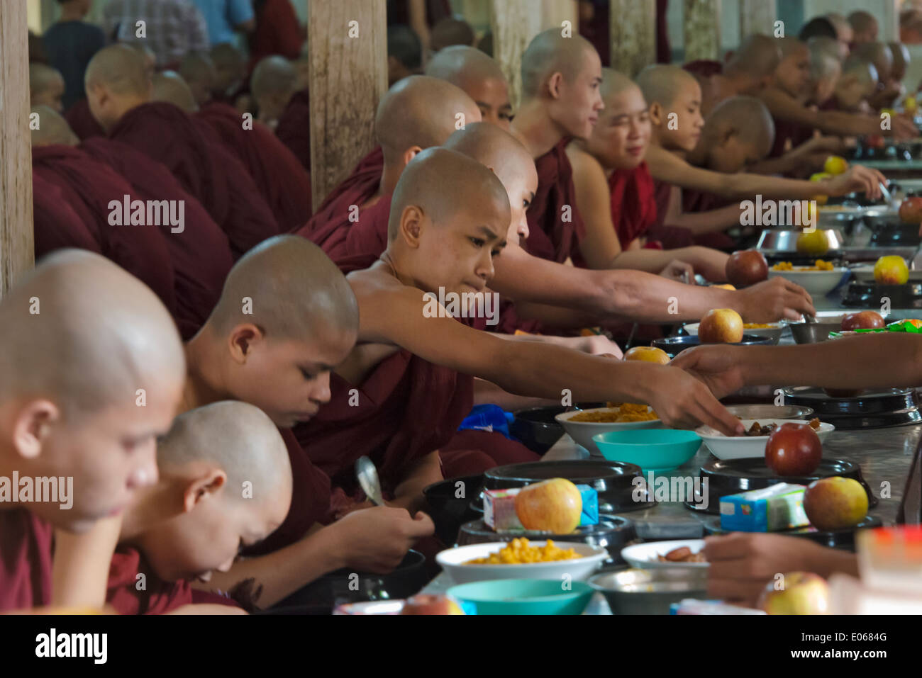 Myanmar monks meal hi-res stock photography and images - Alamy