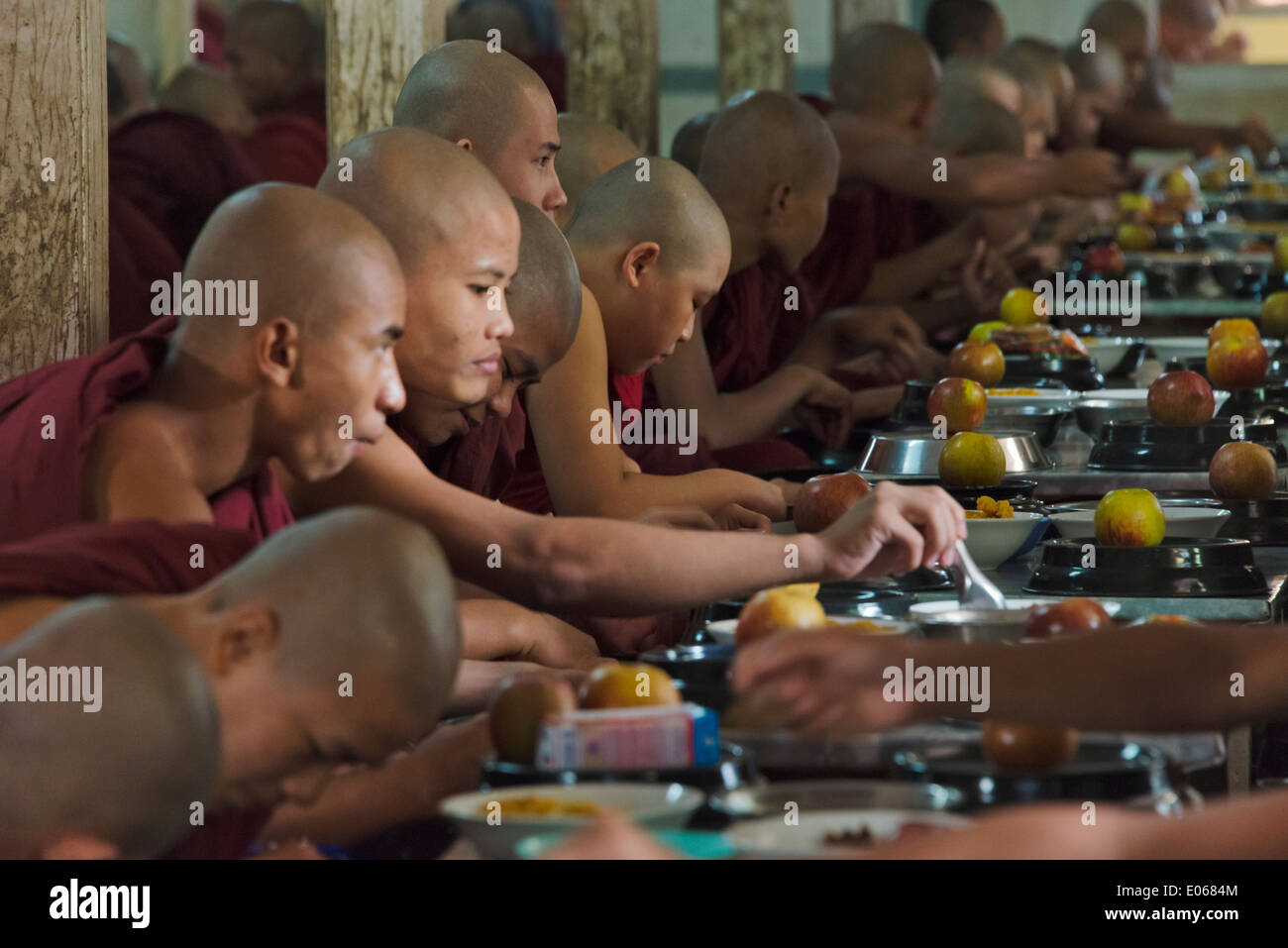 Lifestyle monks hi-res stock photography and images - Alamy