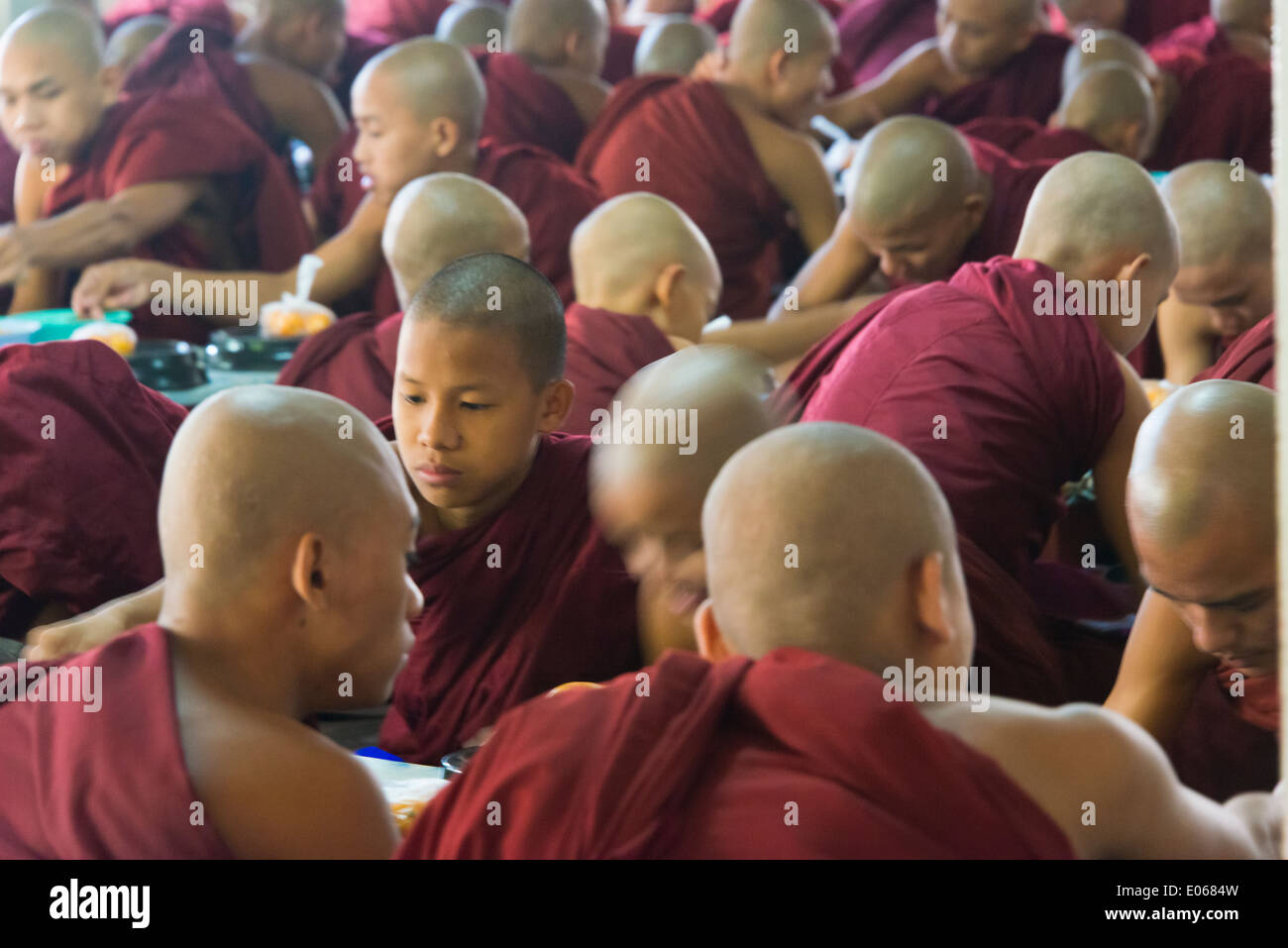 Monks eating meal at Mahagandayon Monastery, Mandalay, Myanmar Stock ...