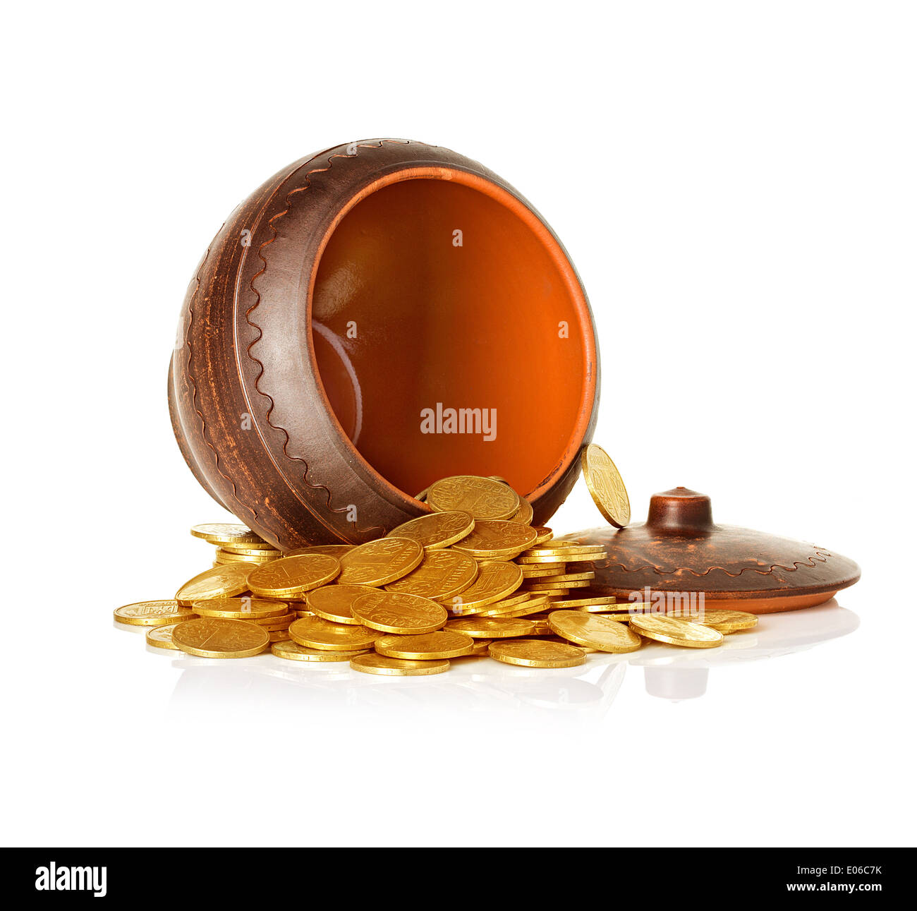 Golden coins in ceramic pot, isolated Stock Photo - Alamy