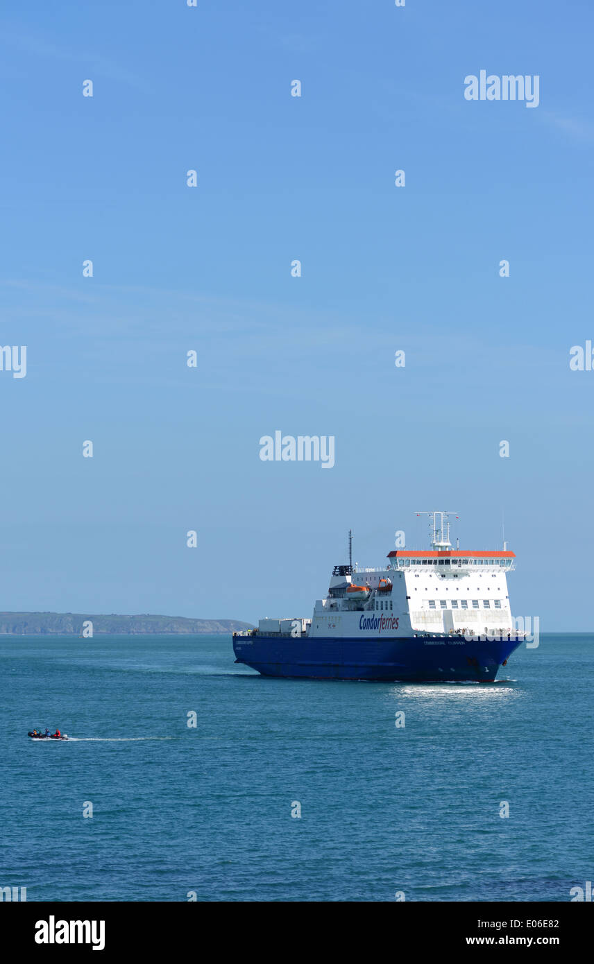 Condor Ferry Commodore Clipper approaching Guernsey, Channel Islands ...