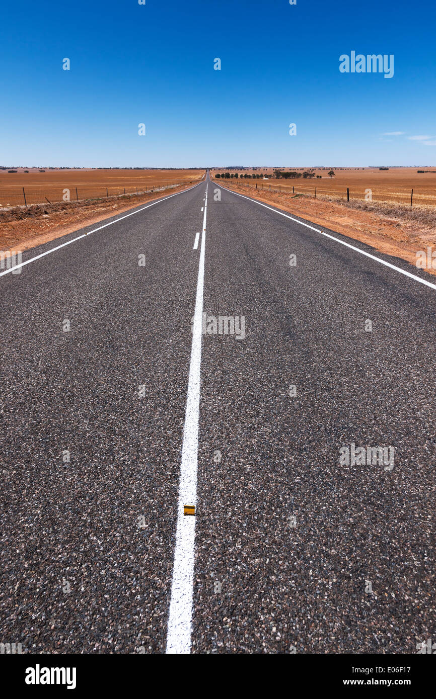 Road disappearing into distance hi-res stock photography and images - Alamy