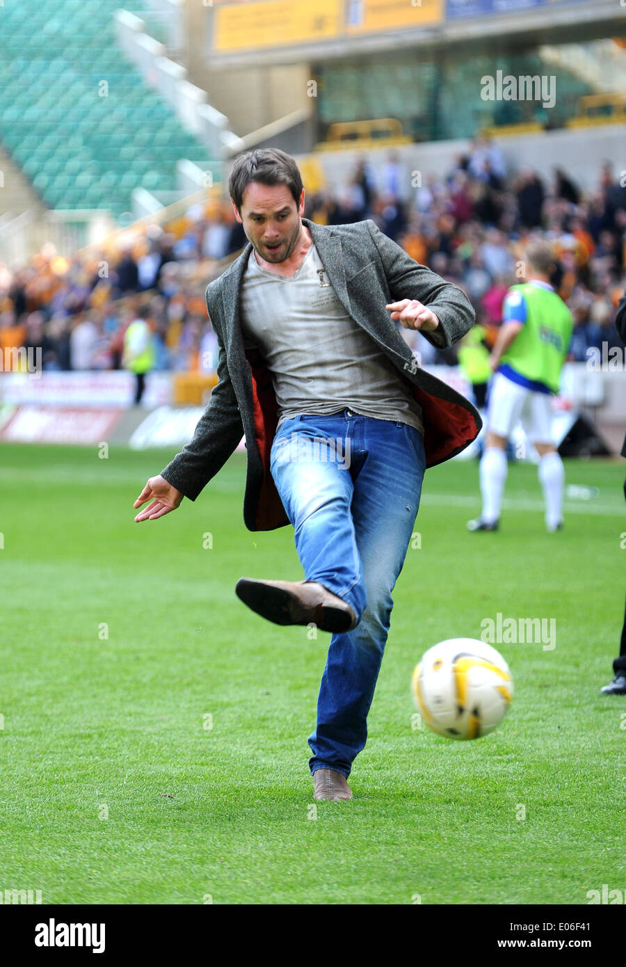 Hollyoaks actor Ayden Callaghan taking part in charity shoot out ...