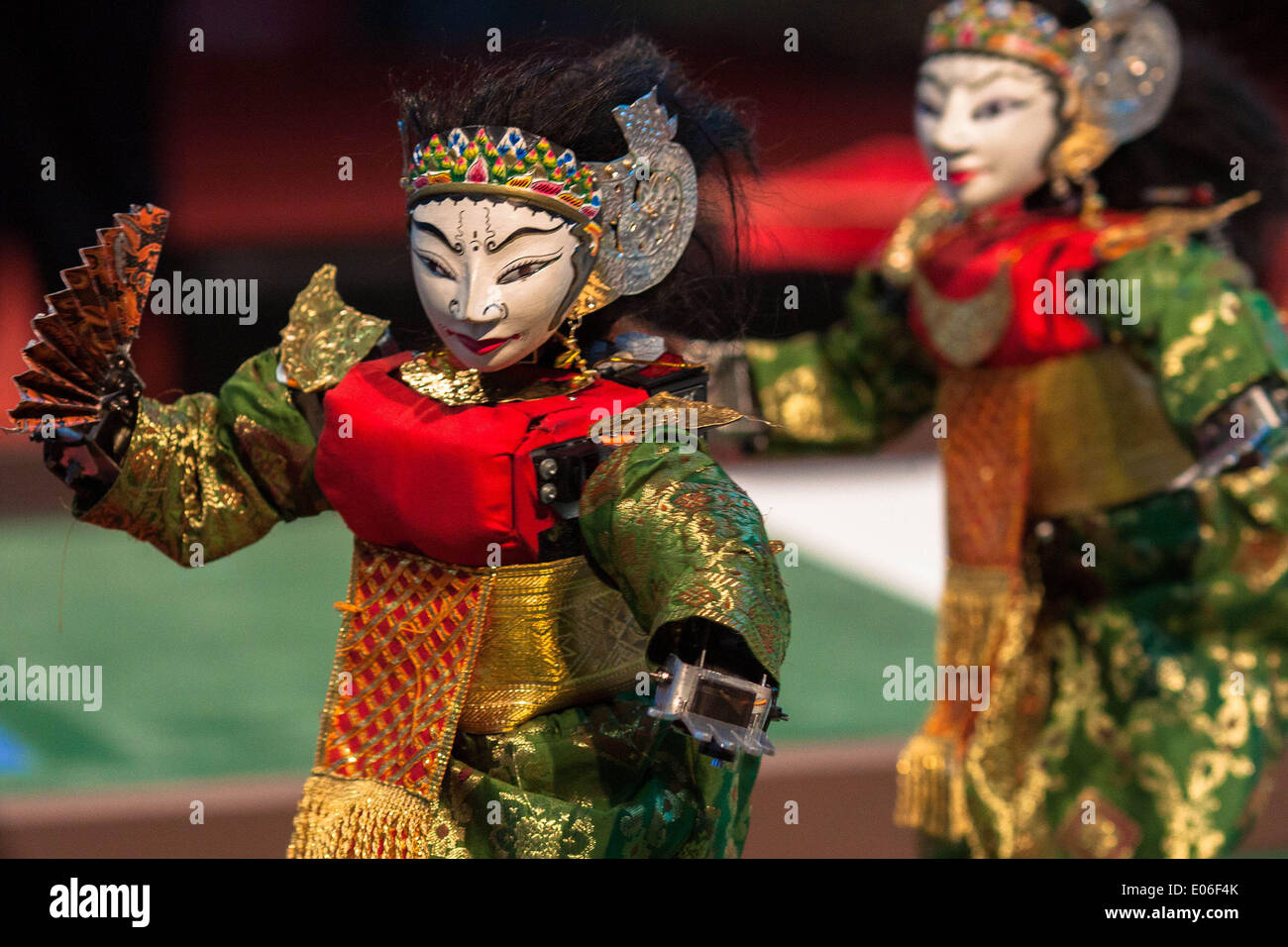 Robot dance competition hi-res stock photography and images - Alamy