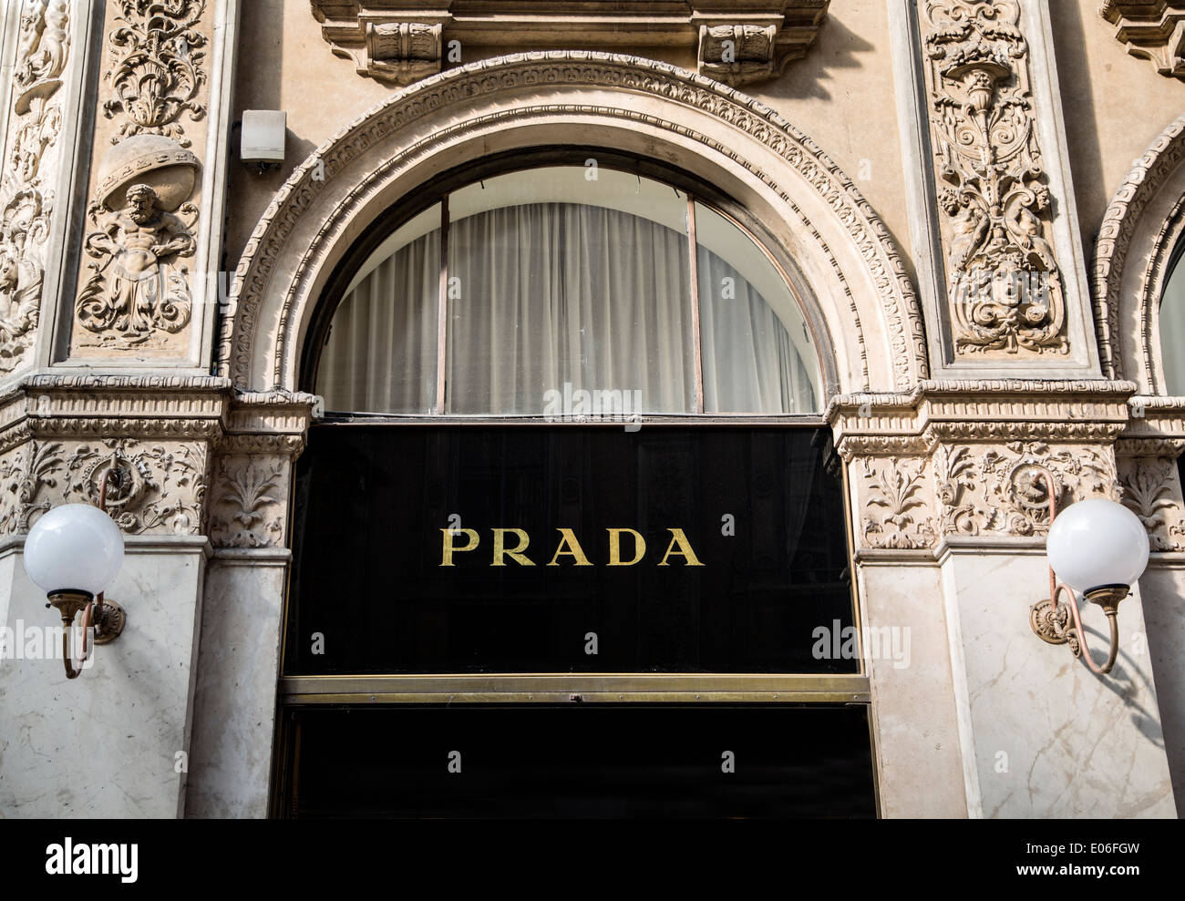 Luxury shops signage hi-res stock photography and images - Alamy