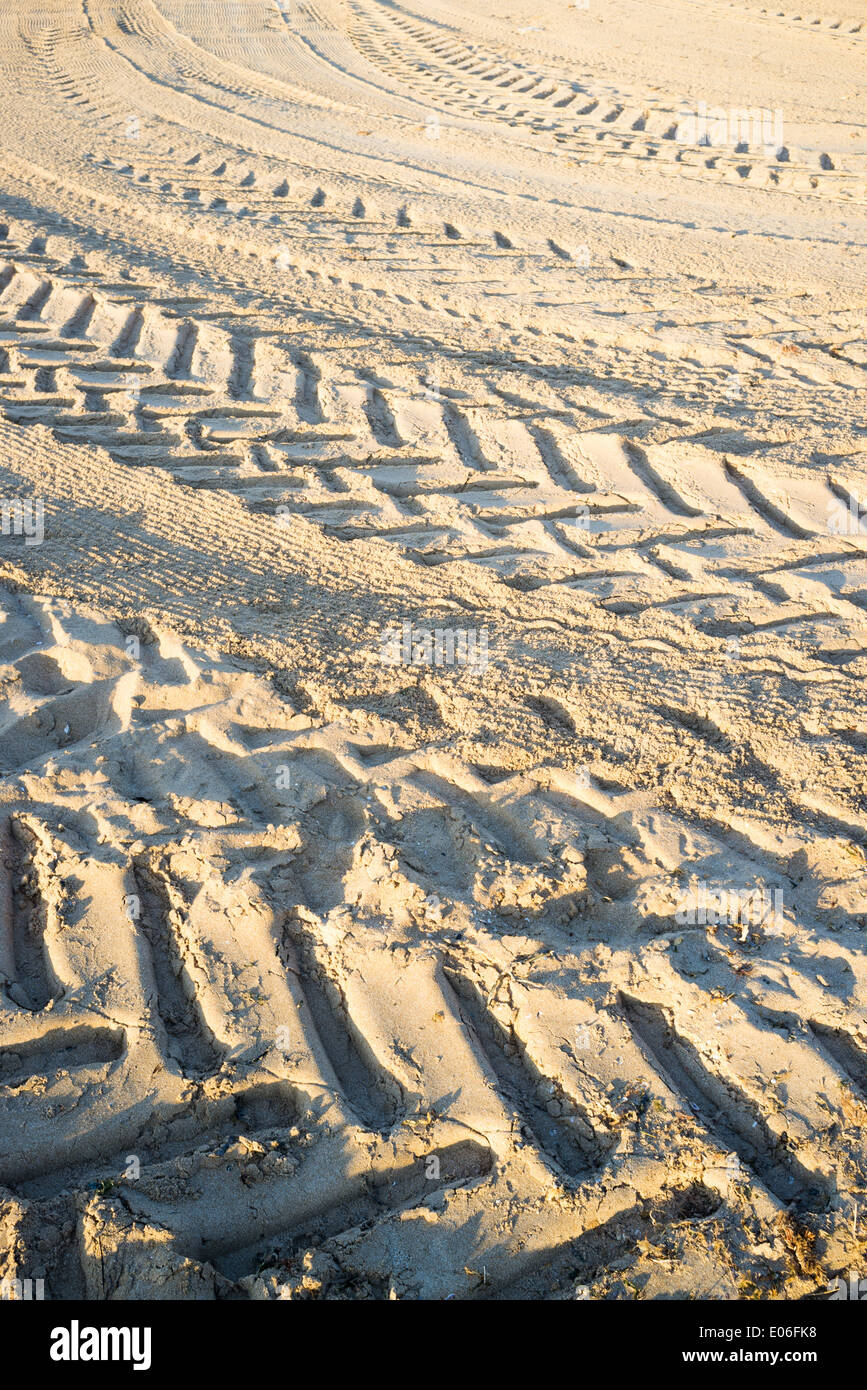 Tire marks on desert sand hi-res stock photography and images - Alamy