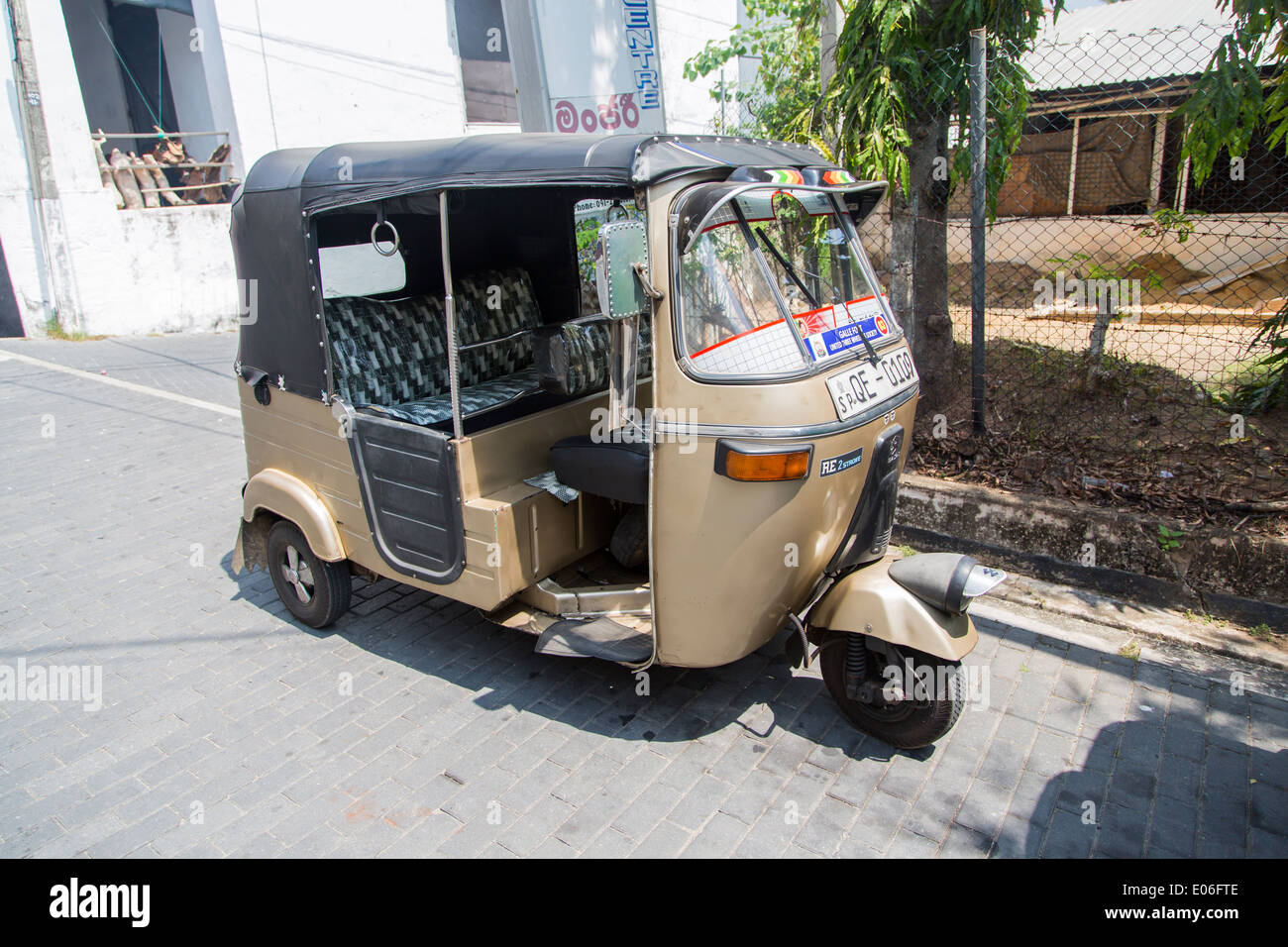 Rickshaw sri lanka hi-res stock photography and images - Alamy