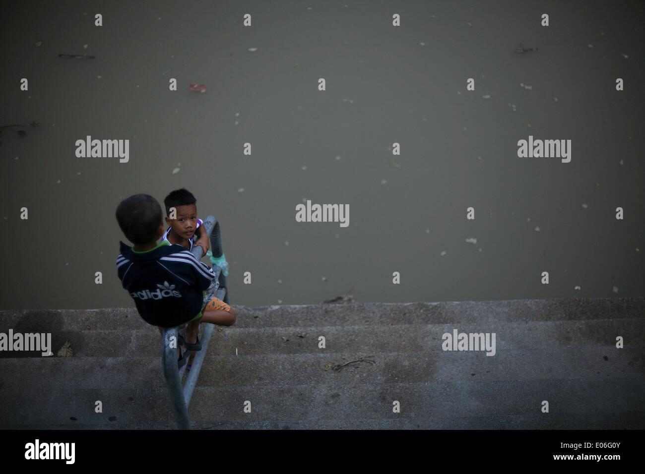 Chiang Mai, Thailand. 4th May, 2014. Kids hanging around the Chinatown ...