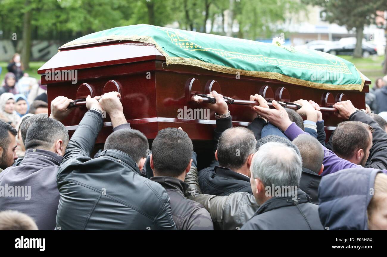 Hamburg, Germany. 04th May, 2014. The coffin of Diren Dede is carried ...