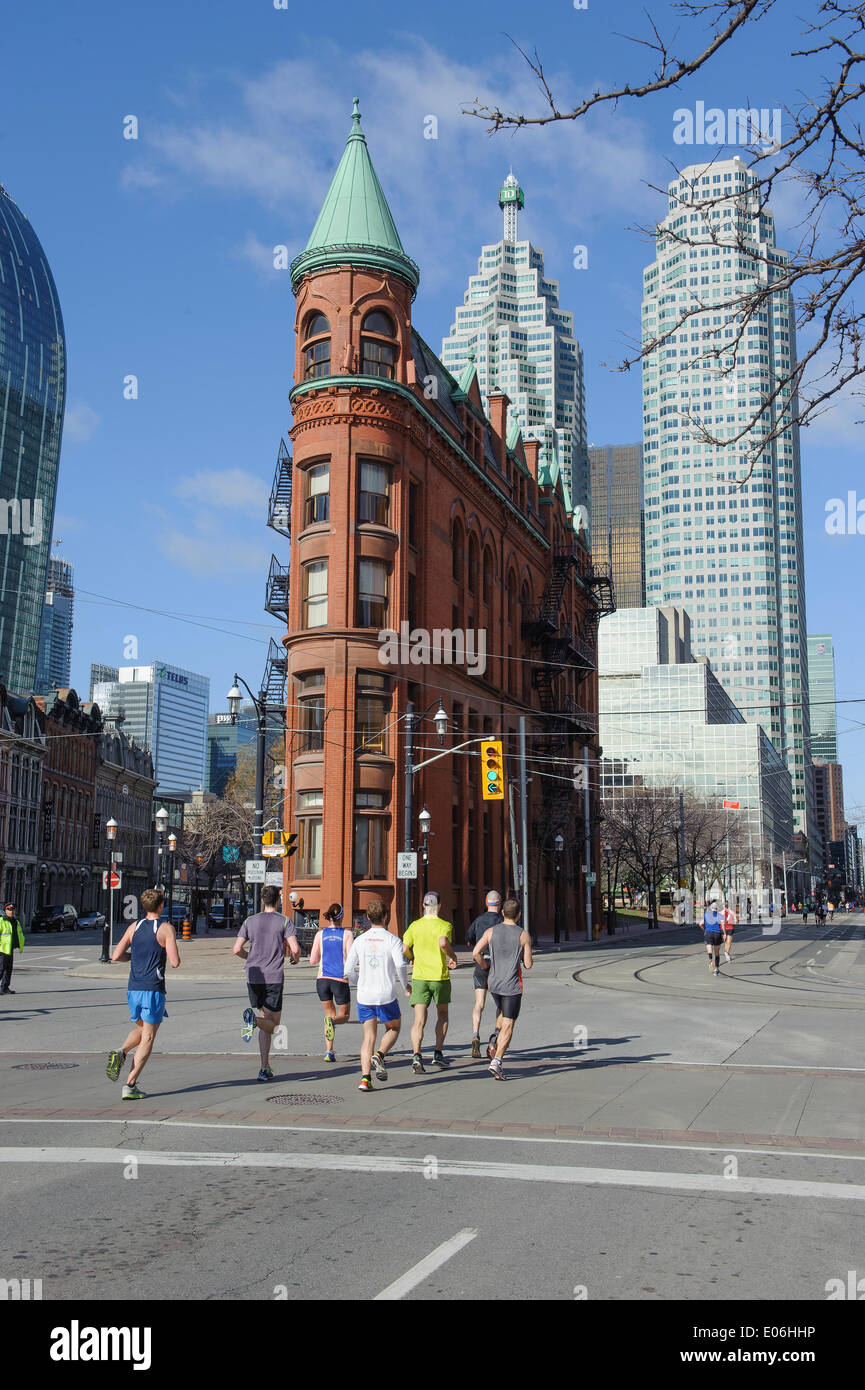 Toronto, Canada. 04th May, 2014. Runners passes the Flatiron building ...