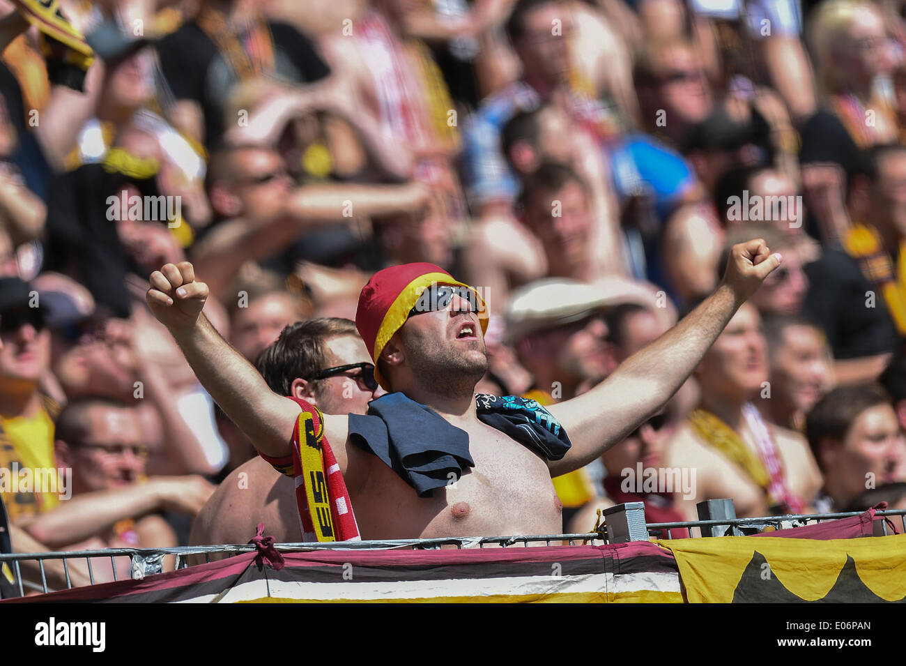 Fussball deutschland stadion fans hi-res stock photography and images ...