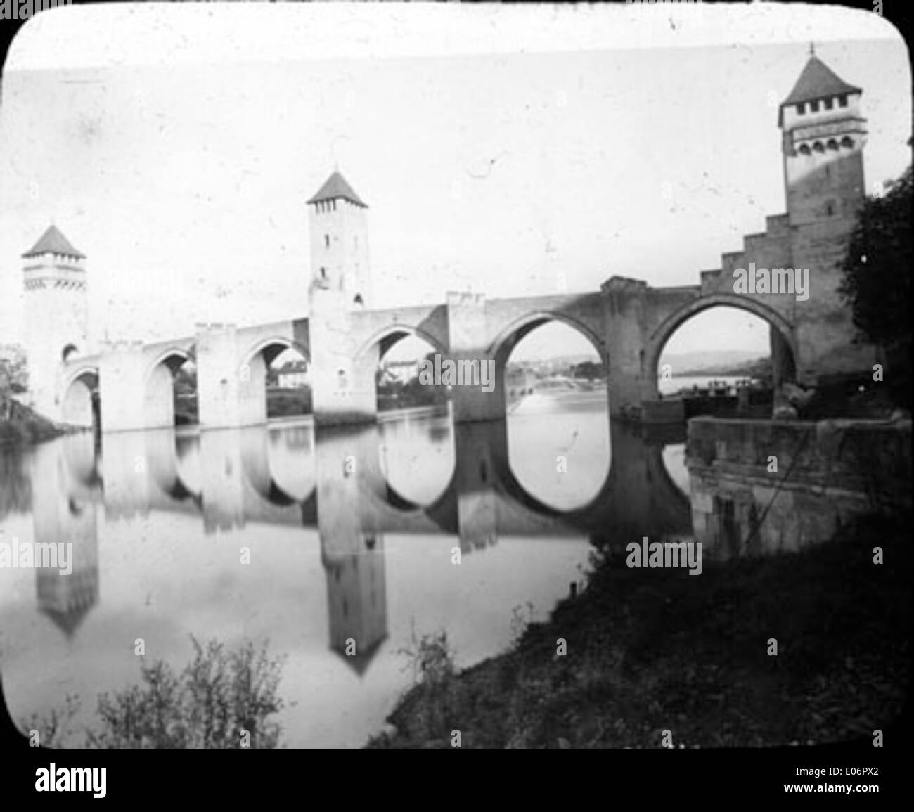 Pont Valentré, amont, Cahors Stock Photo - Alamy