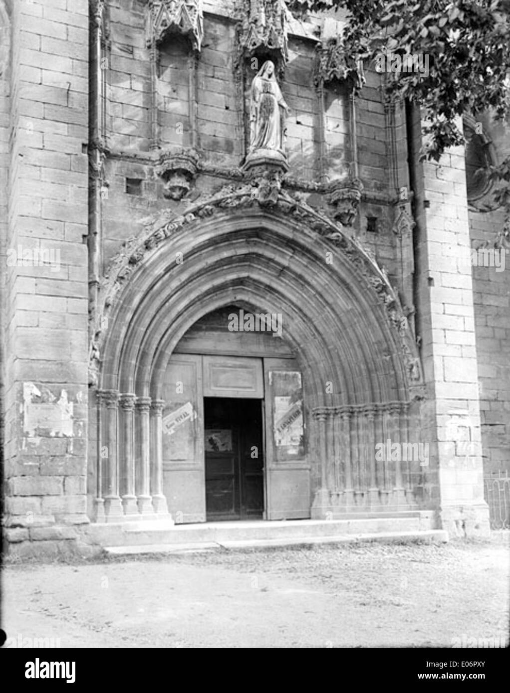 Portail gothique hi-res stock photography and images - Alamy