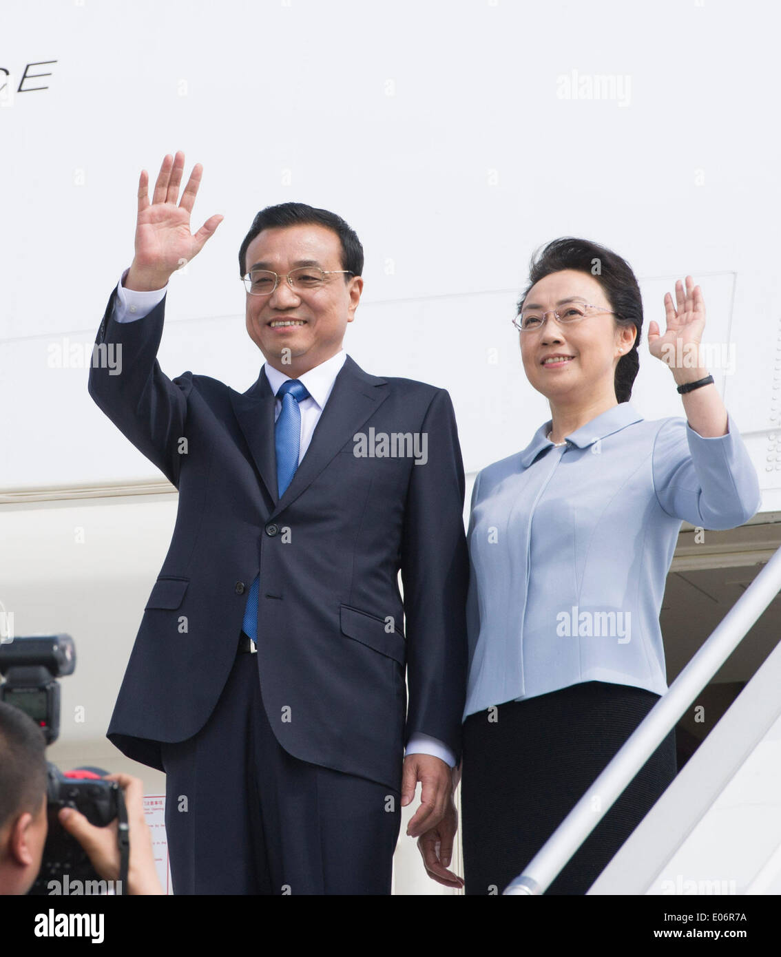 Chinese Premier Li Keqiang Wife Stock Photos & Chinese Premier Li ...