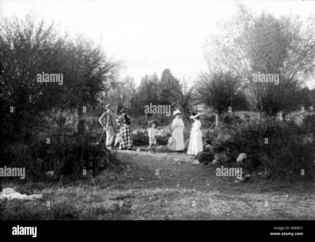 Early 1895 costumes hi-res stock photography and images - Alamy