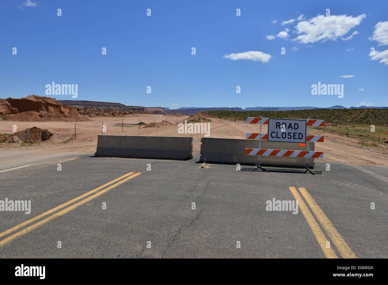 End of tarmac hi-res stock photography and images - Alamy