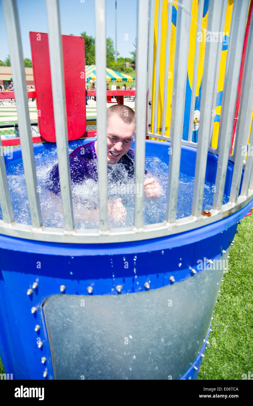 Dunk tank hi-res stock photography and images - Alamy