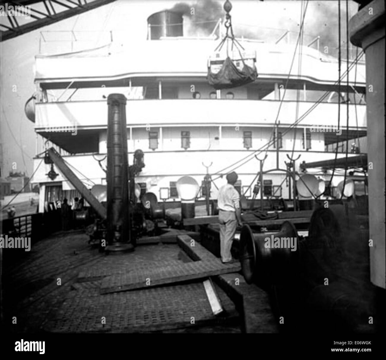 Loading ship 19th century Black and White Stock Photos & Images - Alamy