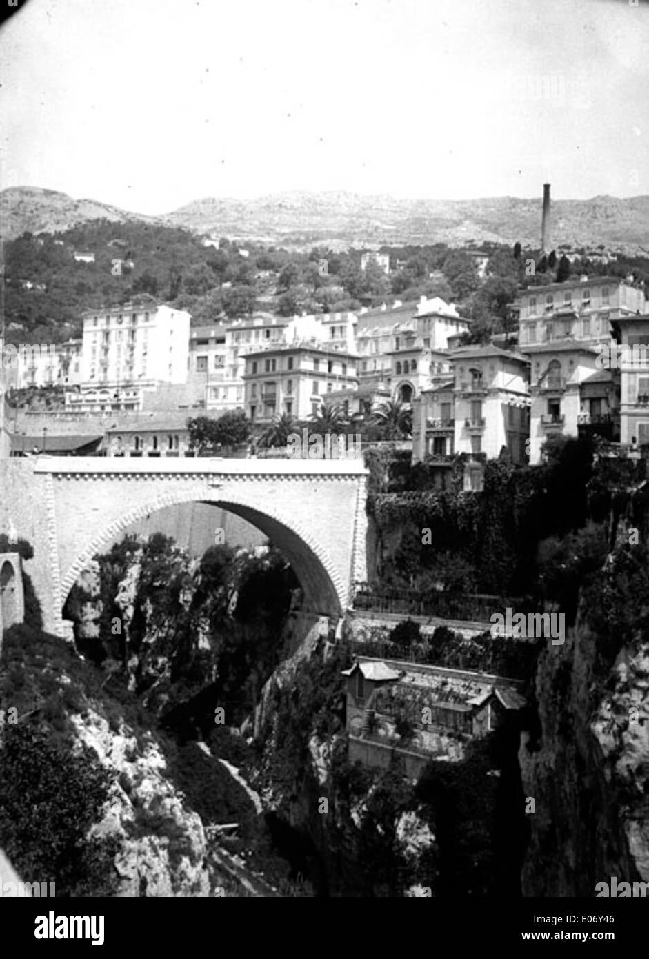 Bridge over ravine hi-res stock photography and images - Alamy