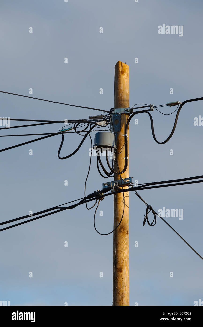 Electric line wooden pole top hi-res stock photography and images - Alamy