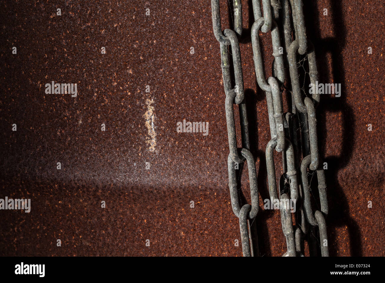 rusty chains over a very rusty and grungy barrel Stock Photo - Alamy