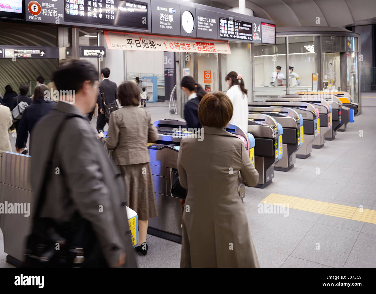 Subway turnstiles hi-res stock photography and images - Alamy