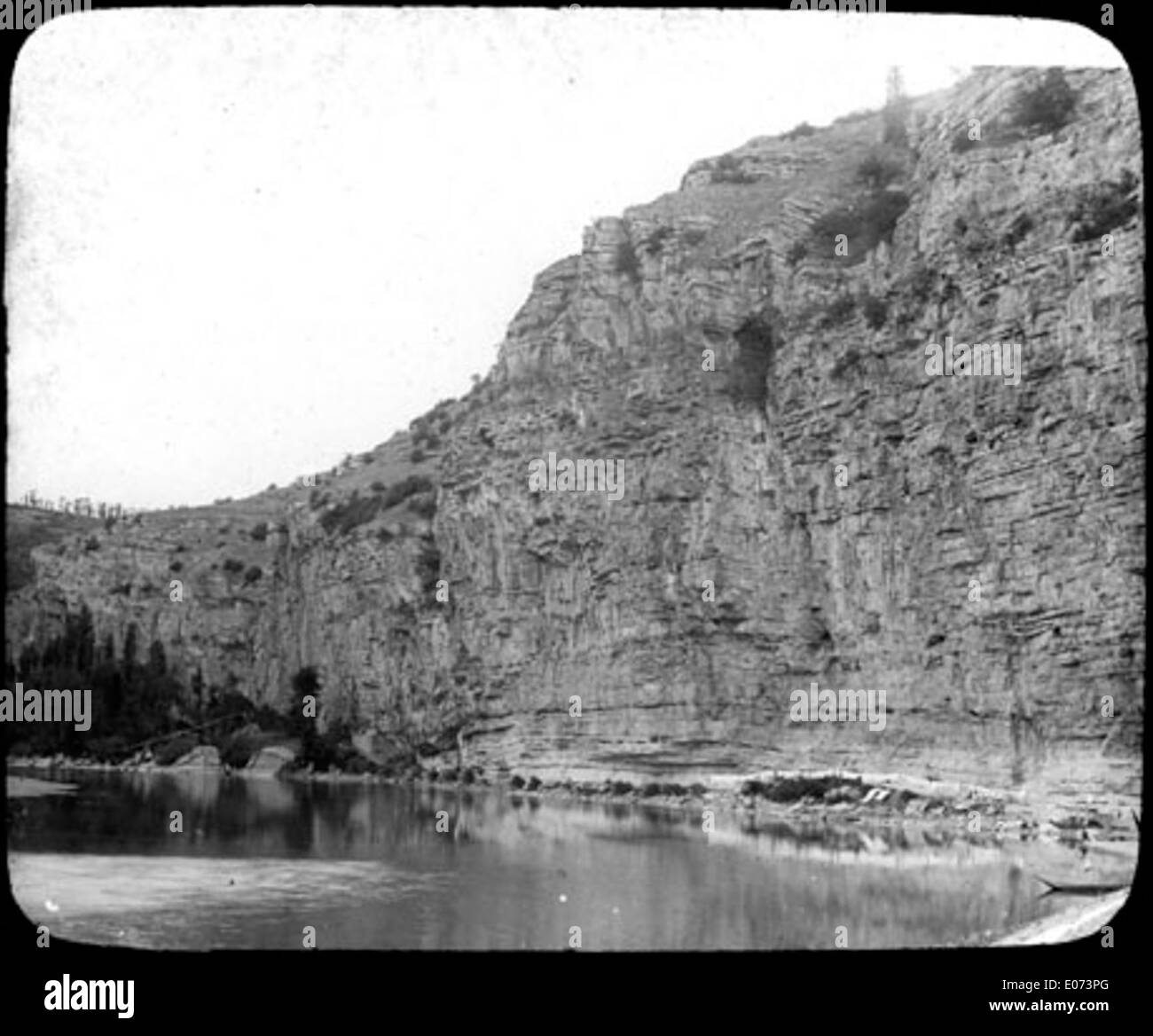 This image depicts the Cirque de Montvalent, a natural rock formation ...