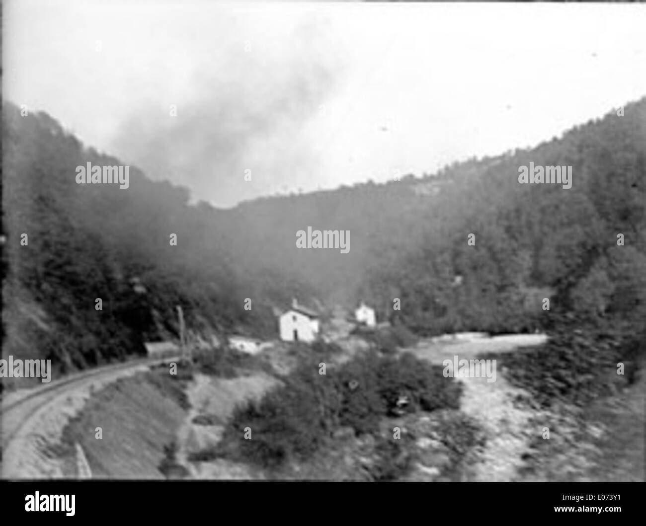 Modern house in line Black and White Stock Photos & Images - Alamy