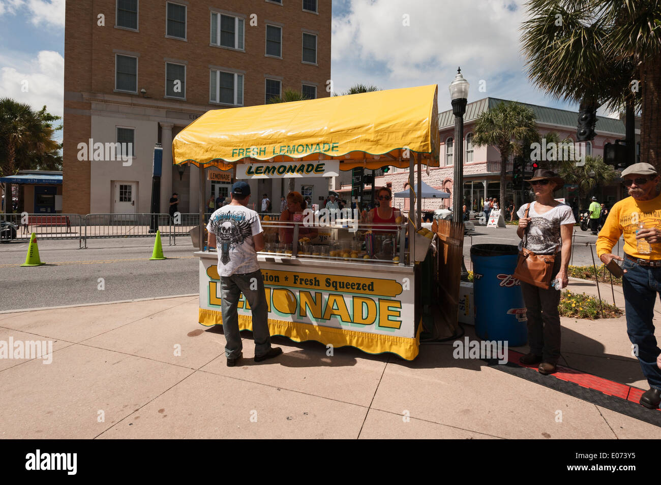 Fresh lemonade stand hi-res stock photography and images - Alamy
