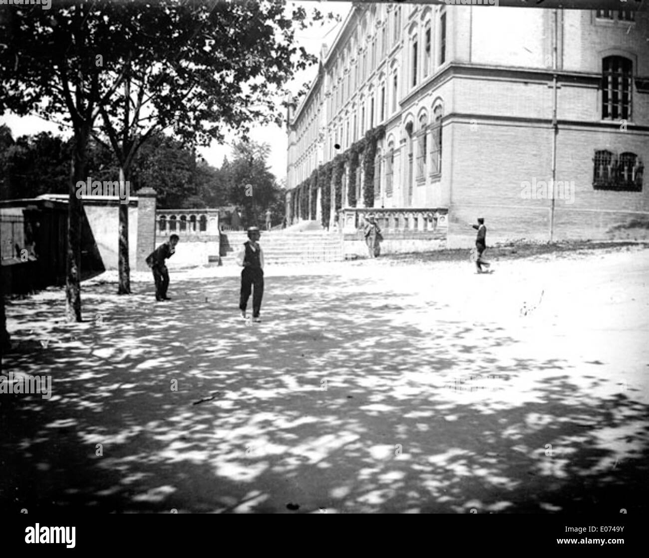 Barracks for the soldiers hi-res stock photography and images - Alamy