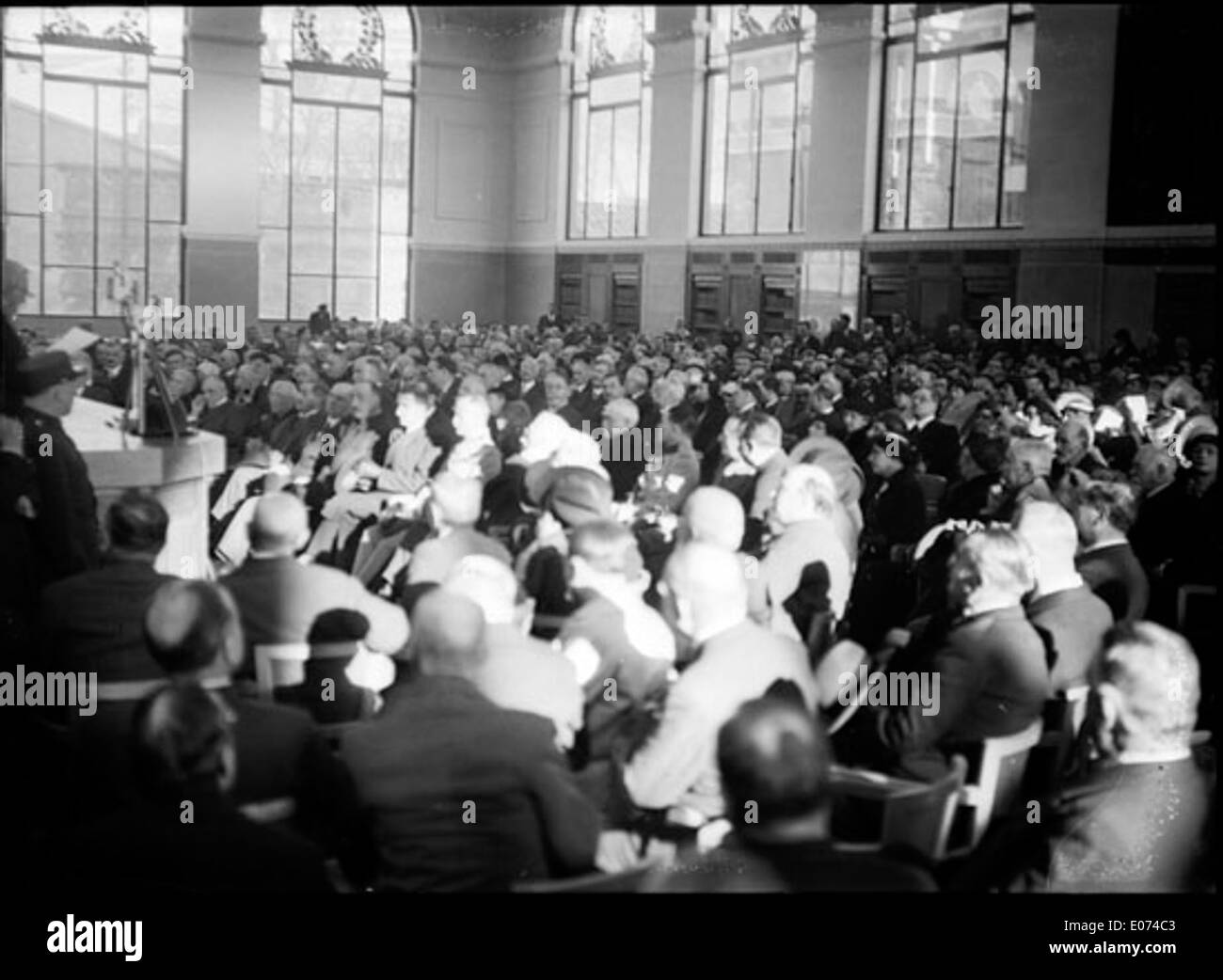Main audience Black and White Stock Photos & Images - Alamy