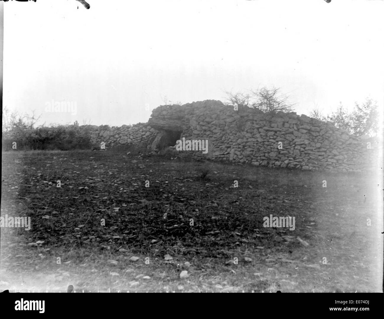Troglodyte architecture Black and White Stock Photos & Images - Alamy